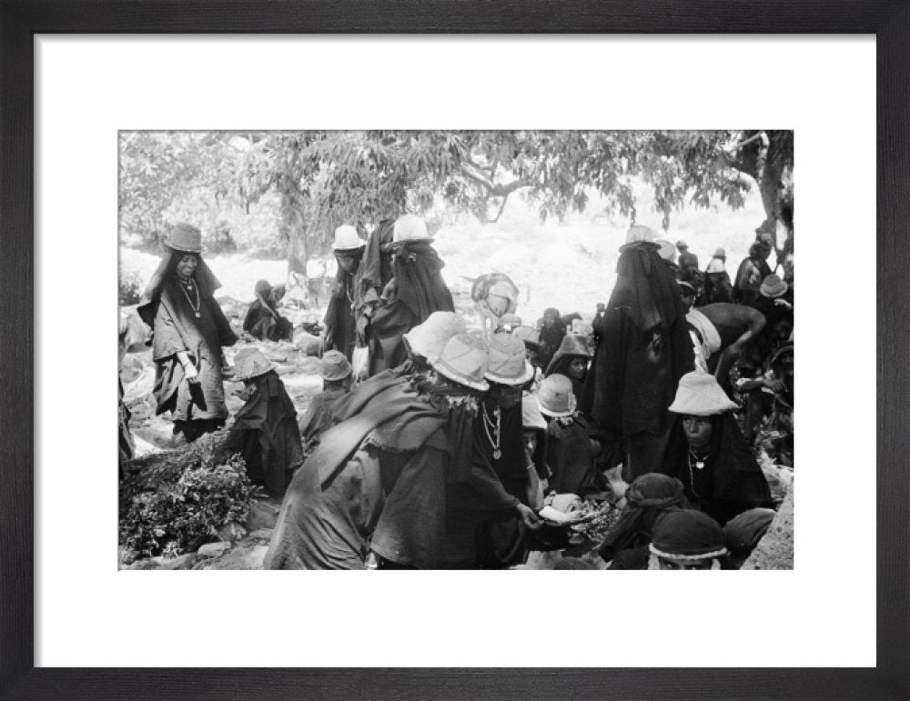 Bani Malik women at a market – Pitt Rivers Museum Prints